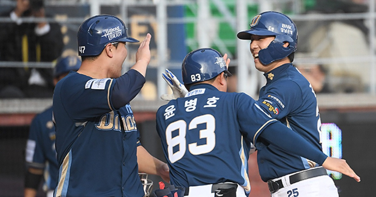‘신민혁 완벽투+대타 김성욱 결승 투런포’ 상승세 이어간 NC, 투수전 끝 SSG 격파…준PO 기선제압 성공! [MK 준PO1]