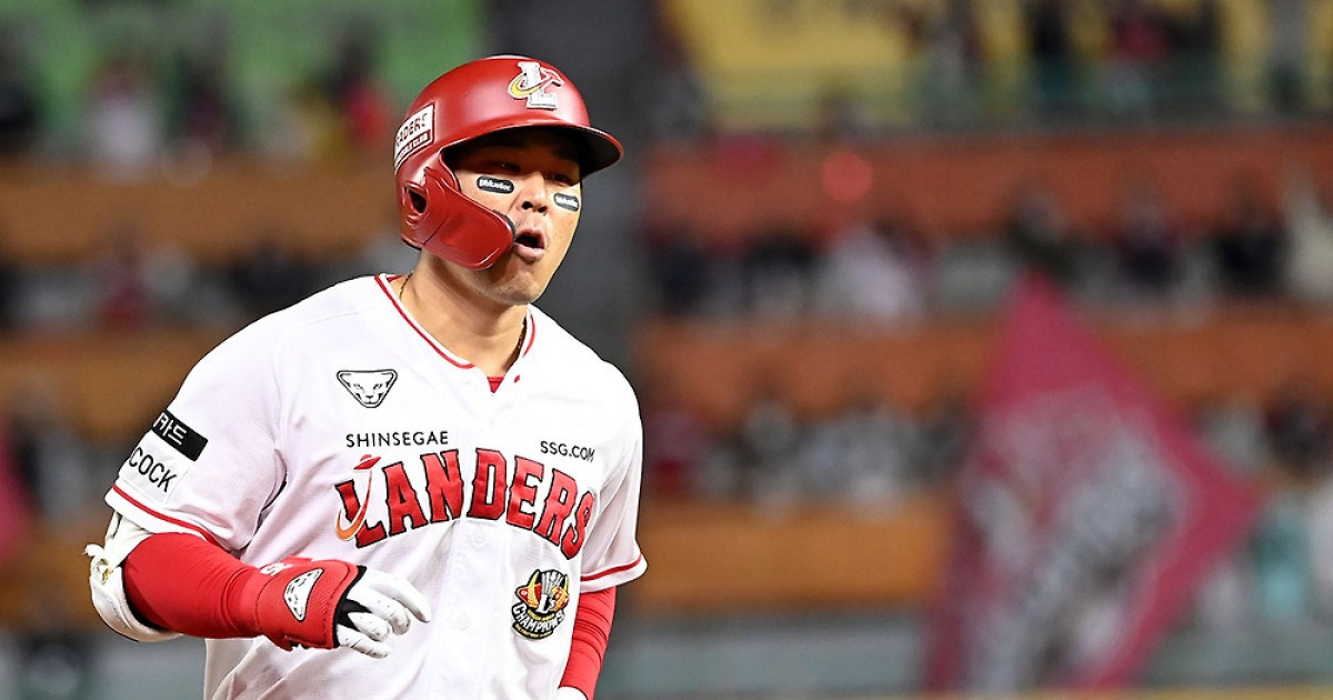 4회에 터진 첫 득점…한유섬, 추격의 투런포 쐈다 [준PO2]