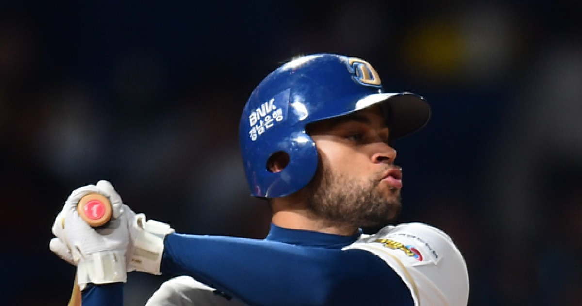 ‘4-5→7-5’ 마침내 PS서 홈런포 가동한 NC 외국인 타자…스코어는 7-5 [준PO3]