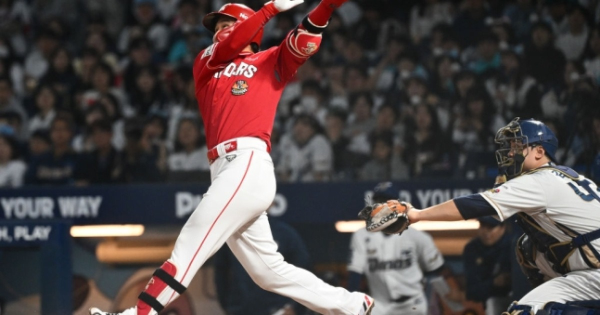 '드디어 터졌다' 최정, PS 통산 첫 만루포 작렬... KBO 역대 1위 기록도 세웠다 [준PO3]