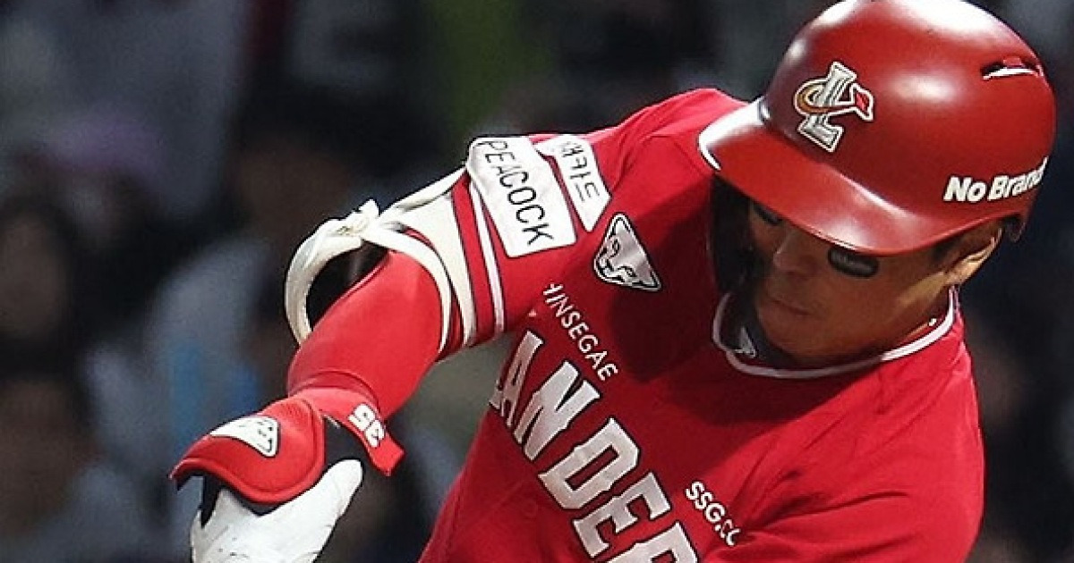 SSG 한유섬 힘찬 타격