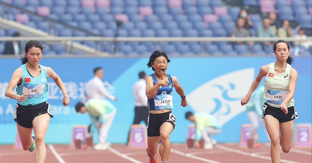 46세 전민재, 장애인AG 육상 100m 은메달…"내년 파리까지 뛰겠다"