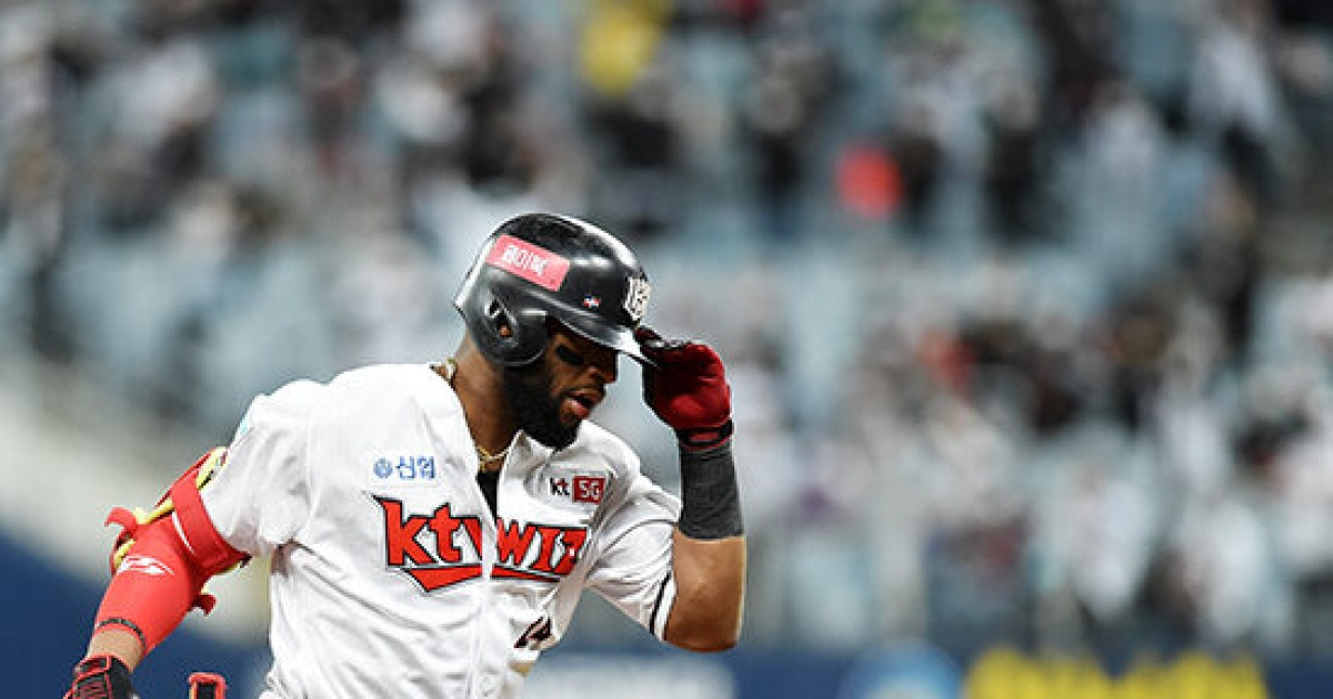 'KBO MVP→日 부진 퇴출→우승'... 심상치 않은 시작, 타율 5할 폭발 '부활 신호탄 쏘나'