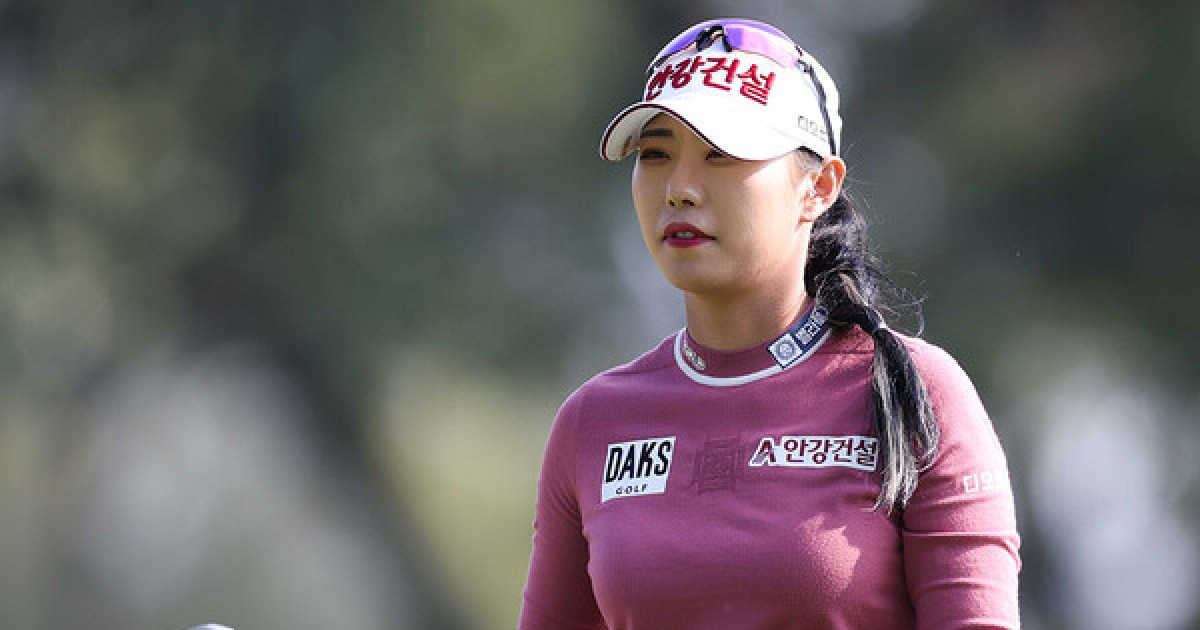 상금랭킹 60위 이채은2, '지옥의 제주도'로 간다는 각오로 선두 [KLPGA SK네트웍스]