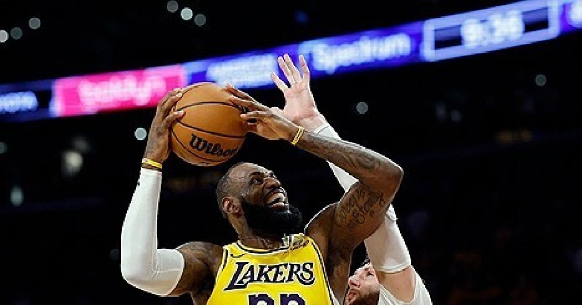 [NBA] '노장 투혼'...르브론이 4Q에 풀타임 뛴 사연은?