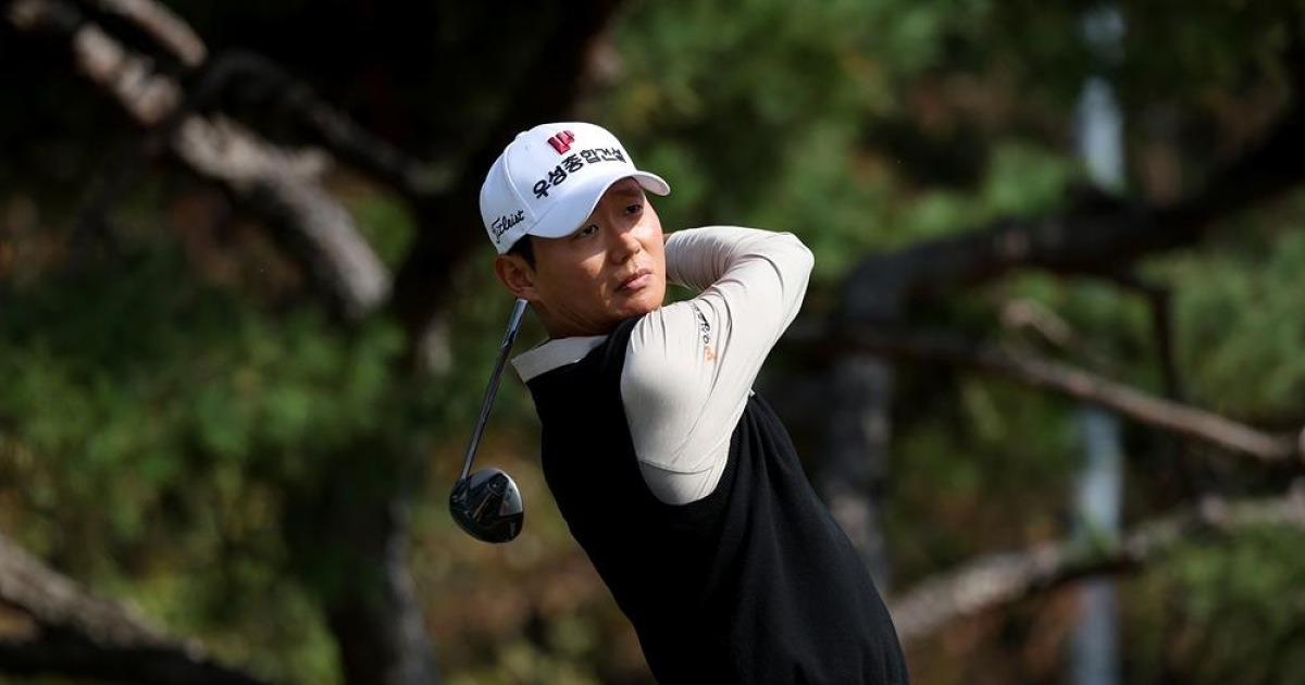 엄재웅, KPGA 부산오픈 3R 선두 도약…박상현 1타 차 2위