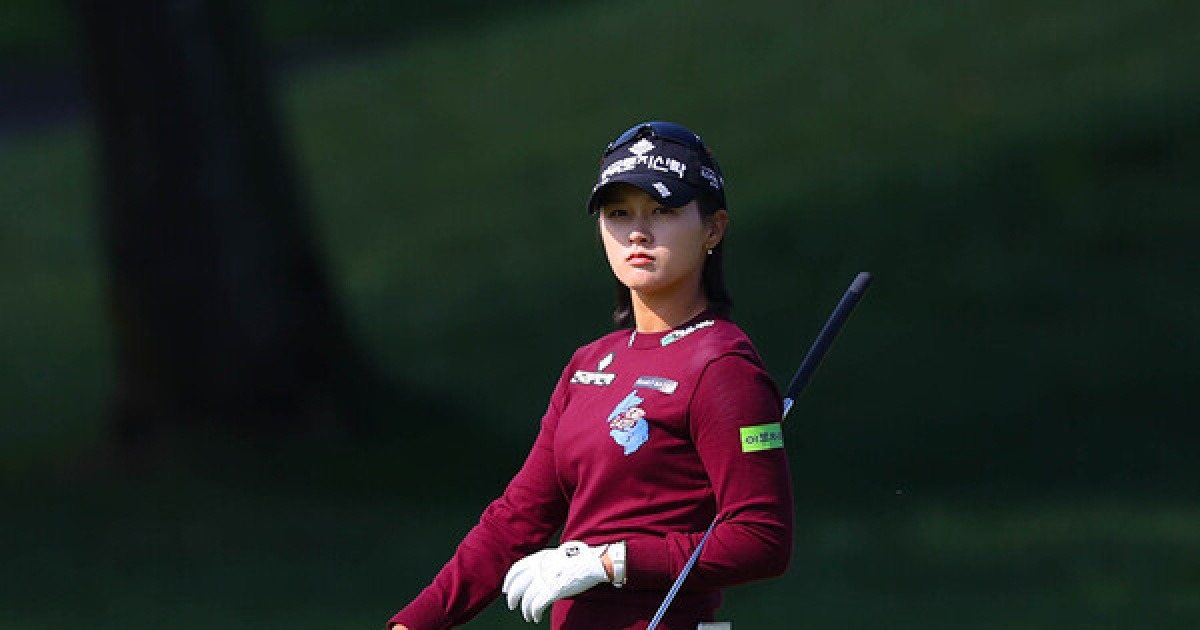 '910일간 9번의 준우승' 박현경, 연장 접전 끝에 드디어 우승…KLPGA 통산 4승 [SK네트웍스]