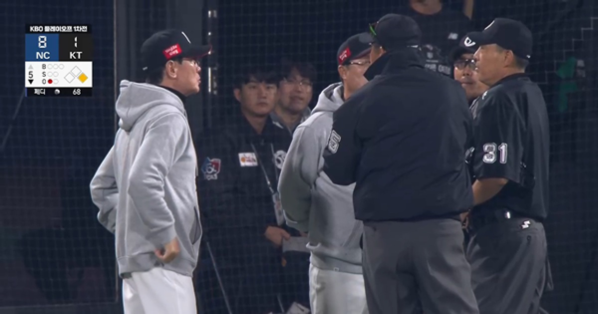 '두번 올라왔는데 왜 교체 아니야'… kt 이강철, 심판 판정에 격분[PO1]