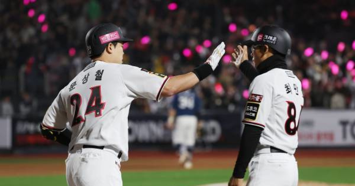 [PO 1] 강백호 공백 메운 문상철, 페디에 KBO리그 10번째 피홈런 선사...'추격포 작렬'