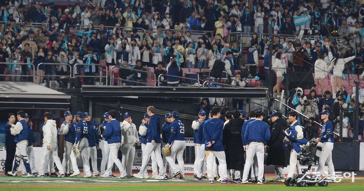 NC, KT 잡고 PO 1차전 승리 [포토]