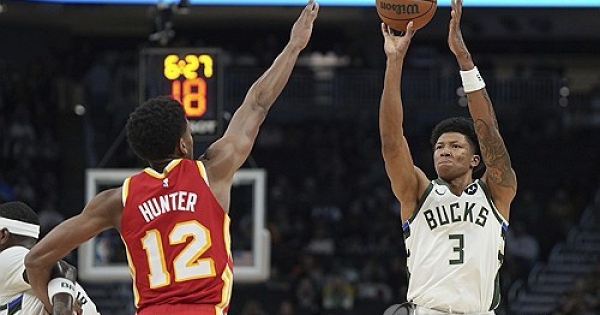 Hawks Bucks Basketball