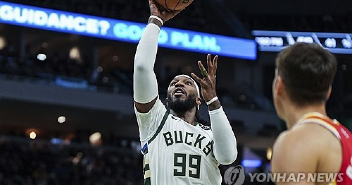 Hawks Bucks Basketball