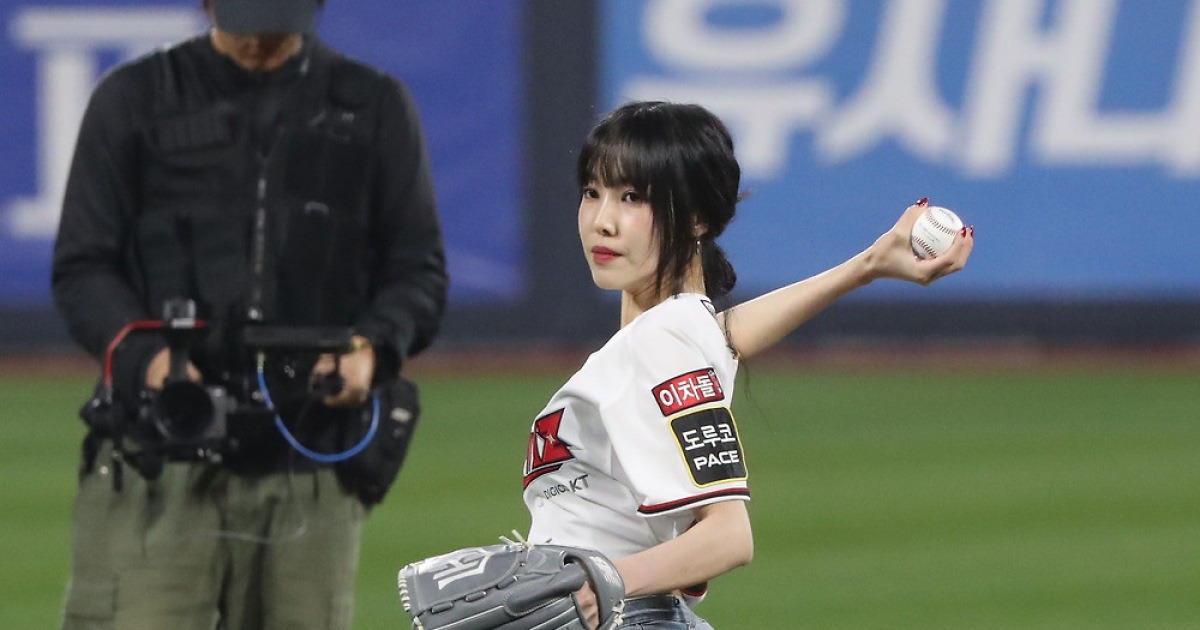 ‘우연히 가을’ 유주, NC-KT PO 2차전 앞서 시구