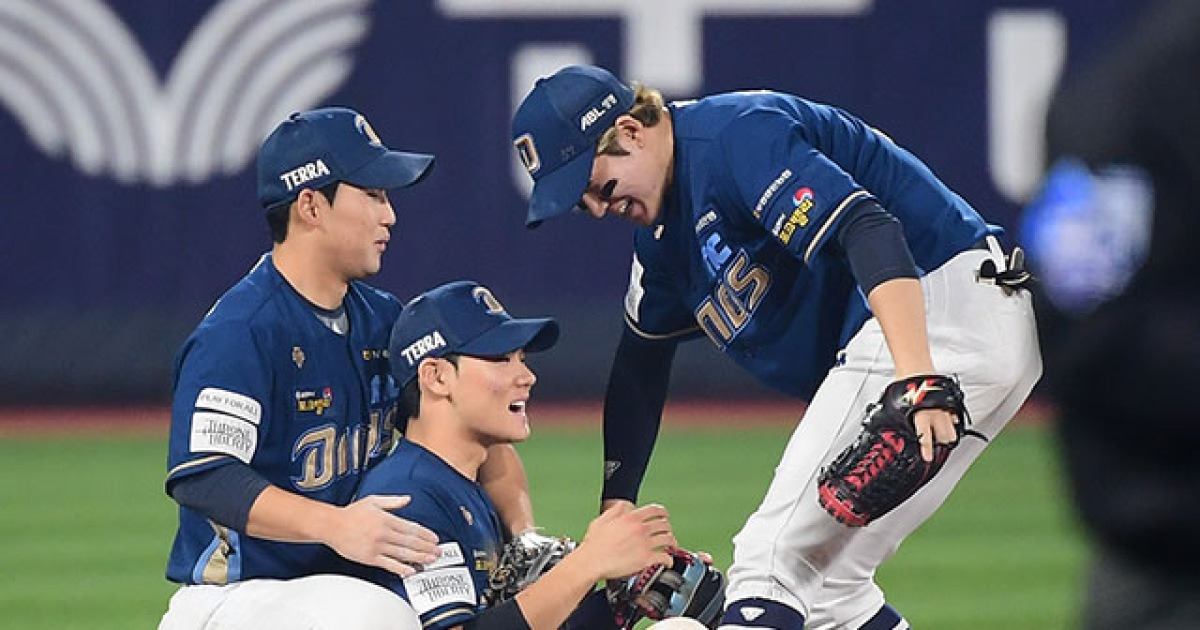 결정적 호수비로 공룡군단 구해낸 NC 김주원 “다른 생각 안 하고 몸 날려…APBC 보단 KS 우승이 먼저” [PO2 인터뷰]