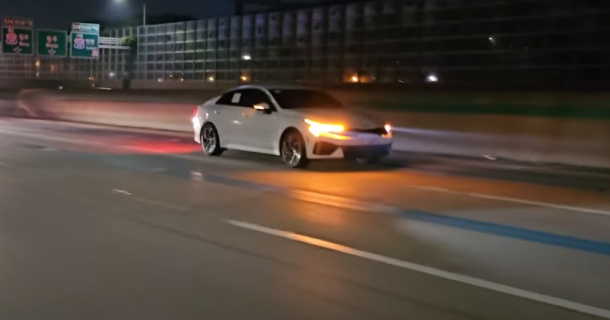 “I AM K5” 신형 K5 한밤중 질주 ‘불쇼’ 영상 공개 | 더드라이브