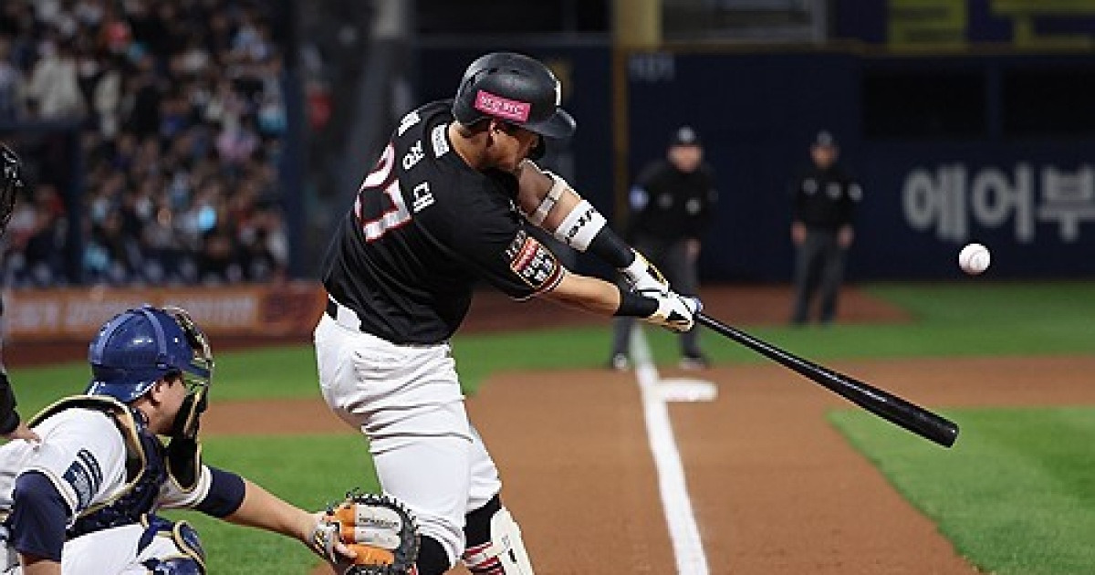 '아직 안끝났어' 배정대, 선제 투런포 작렬… kt wiz, 2-0 리드[PO3]