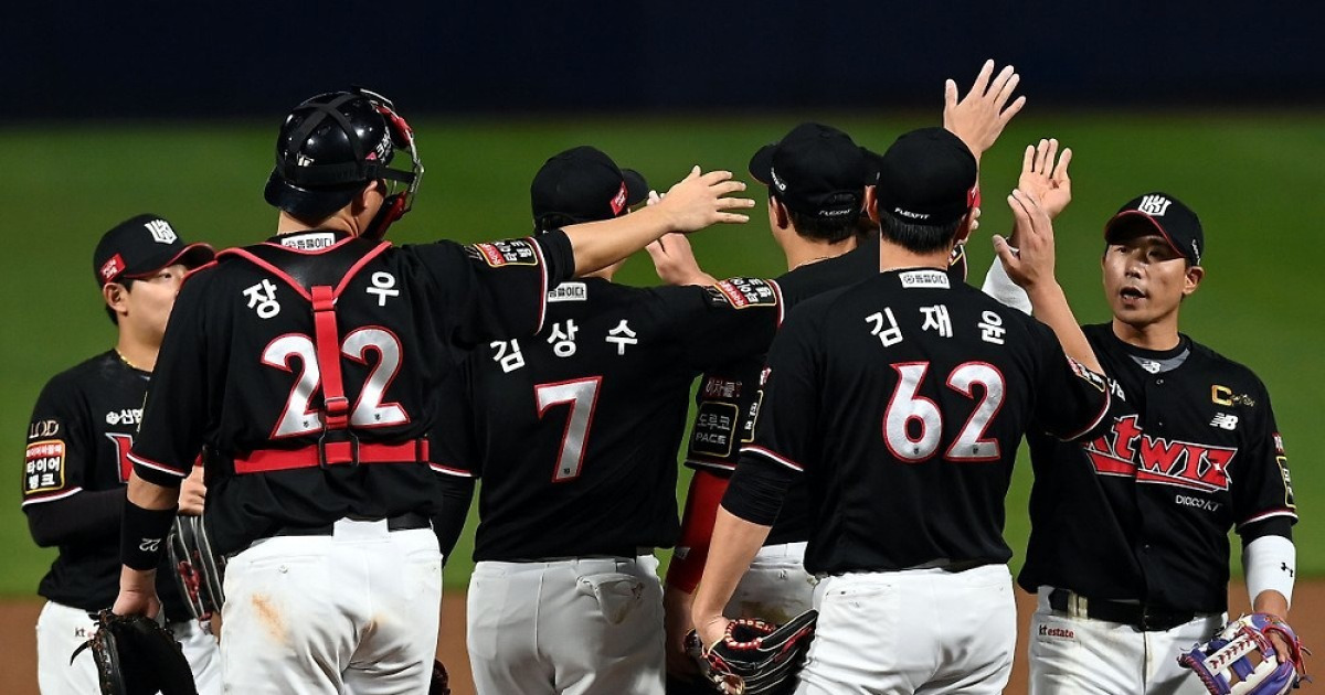 기사회생 kt, NC를 상대로 3-0 승리! [포토]