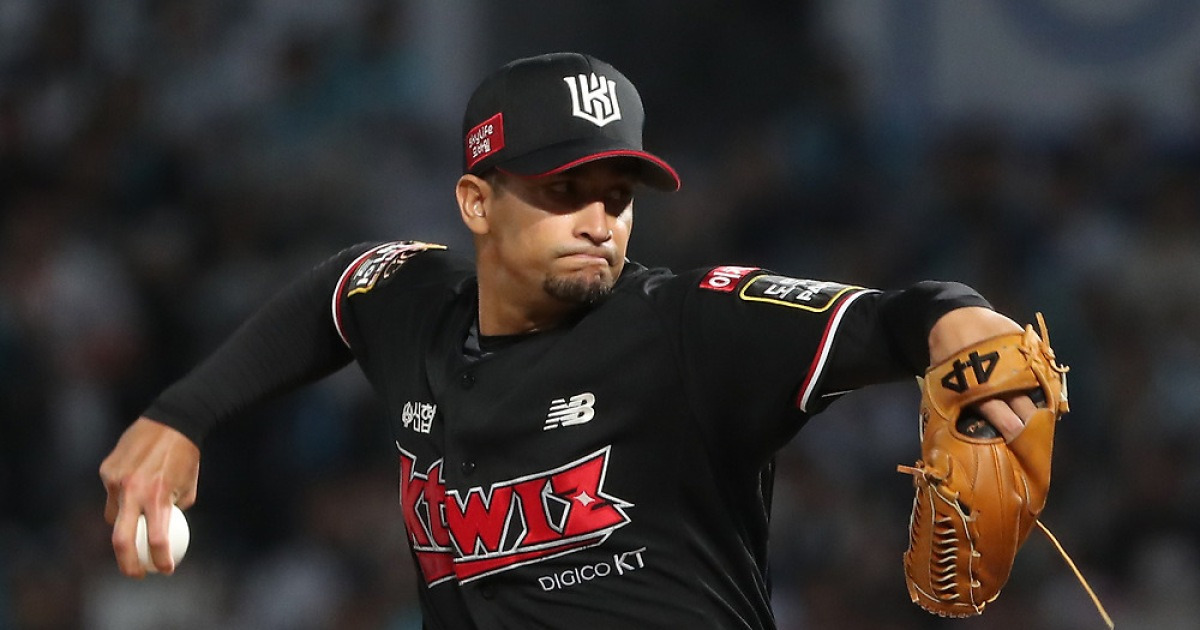 '쿠에바스 투혼 + 타선 대폭발' KT, NC 대파…승부는 최종 5차전으로[PO4]