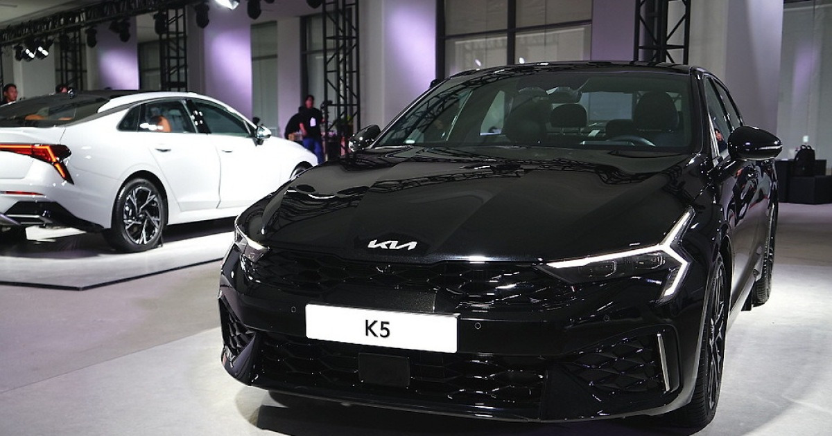 K5 페이스리프트, 새로운 선택지 '블랙핏'은 이런 모습 | 탑라이더