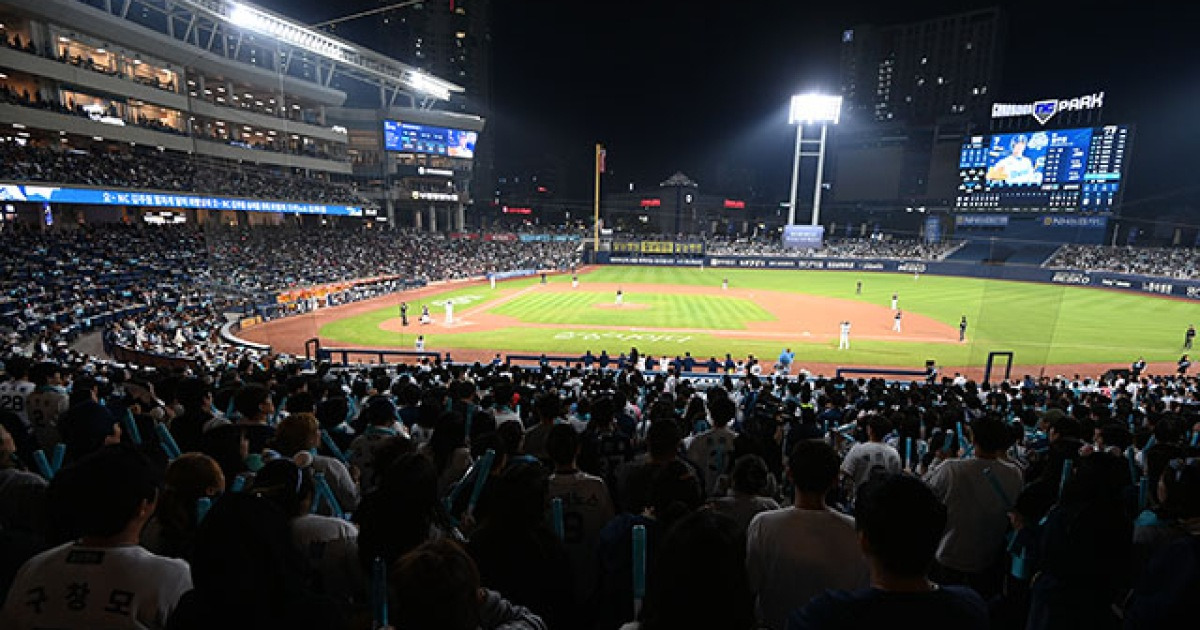 KT-NC ‘PO 4차전, 1만 7400명 만원 관중’ [MK포토]