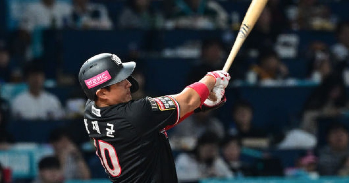 2위가 깨어났다! 황재균에 장성우까지 홈런포 폭발, KT, 4회 NC 8-0 압도…5차전이 보인다 [PO4]