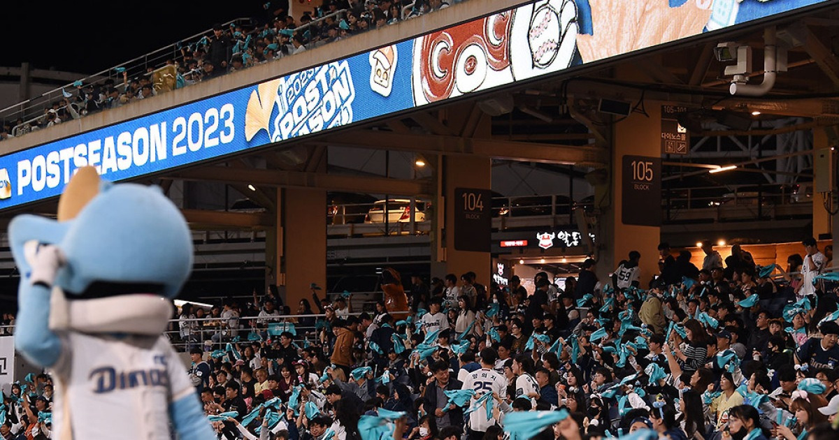 '4차전 티켓도 다 팔렸다!' NC파크 사상 첫 '2경기 연속' 만석 [PO4]