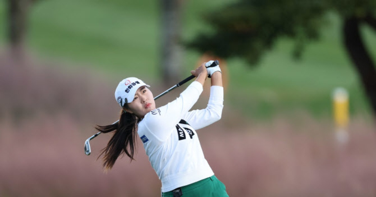 성유진, S-OIL 챔피언십 3R 1타 차 단독 선두…‘시즌 2승 기회’