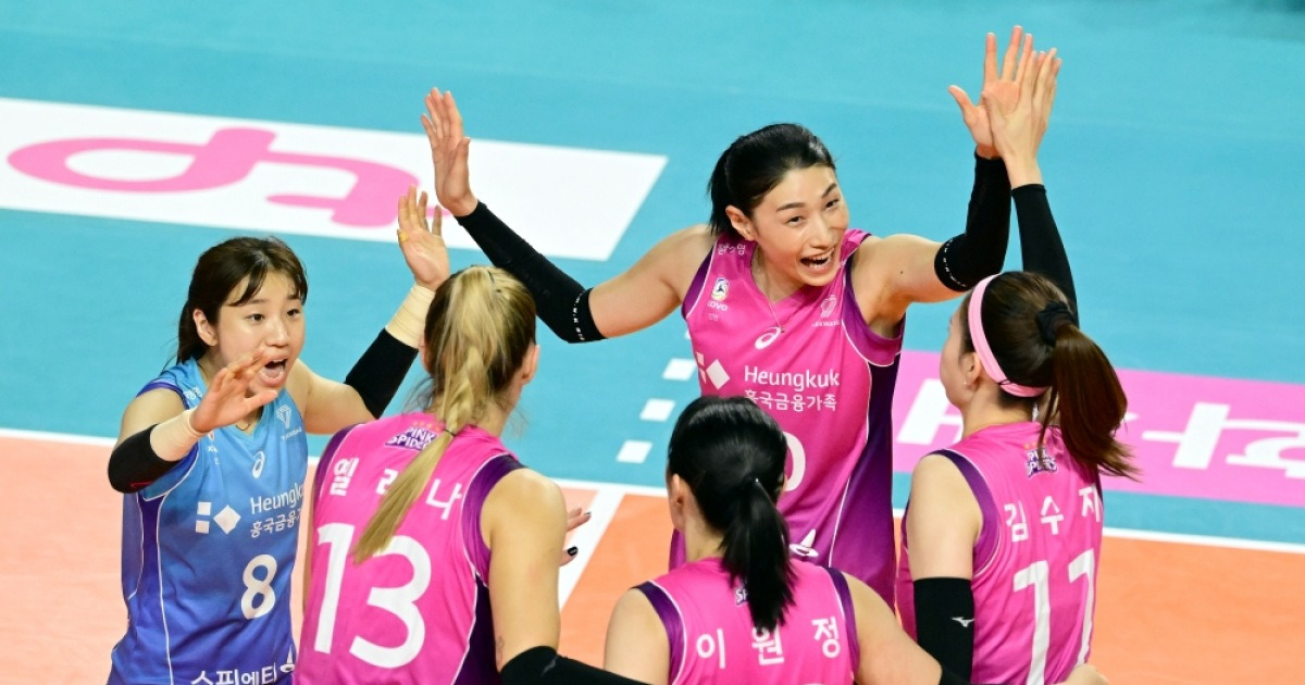 '옐레나+김연경 36득점 합작' 흥국생명, IBK기업은행 3-1 제압하고 선두 수성 [삼산:스코어]