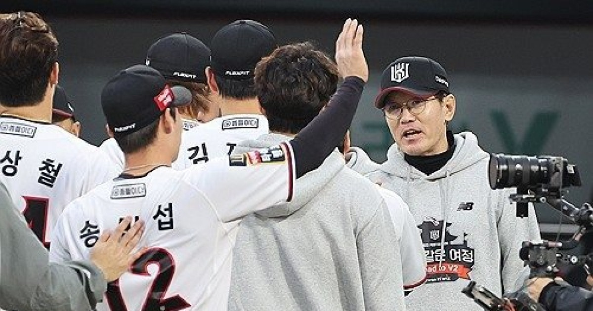 2연패 후 3연승… 기적 쓴 kt wiz 이강철 감독 "벤자민이 최소실점으로 막아"[PO5]