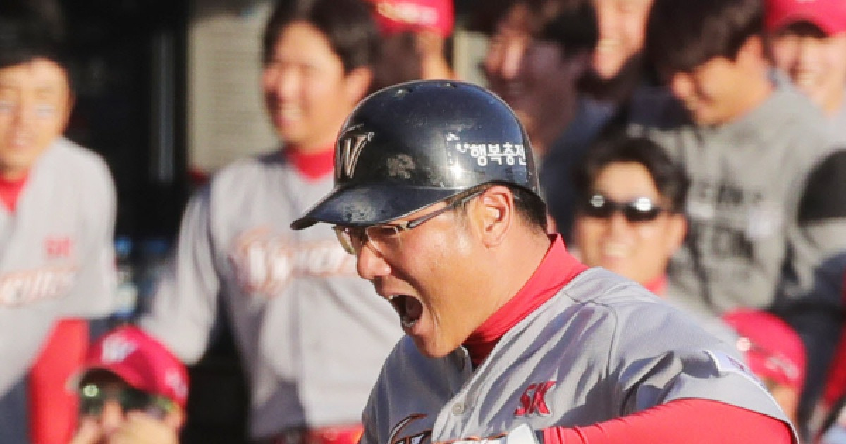 'SK 원클럽맨' 박정권 코치, SSG 떠난다