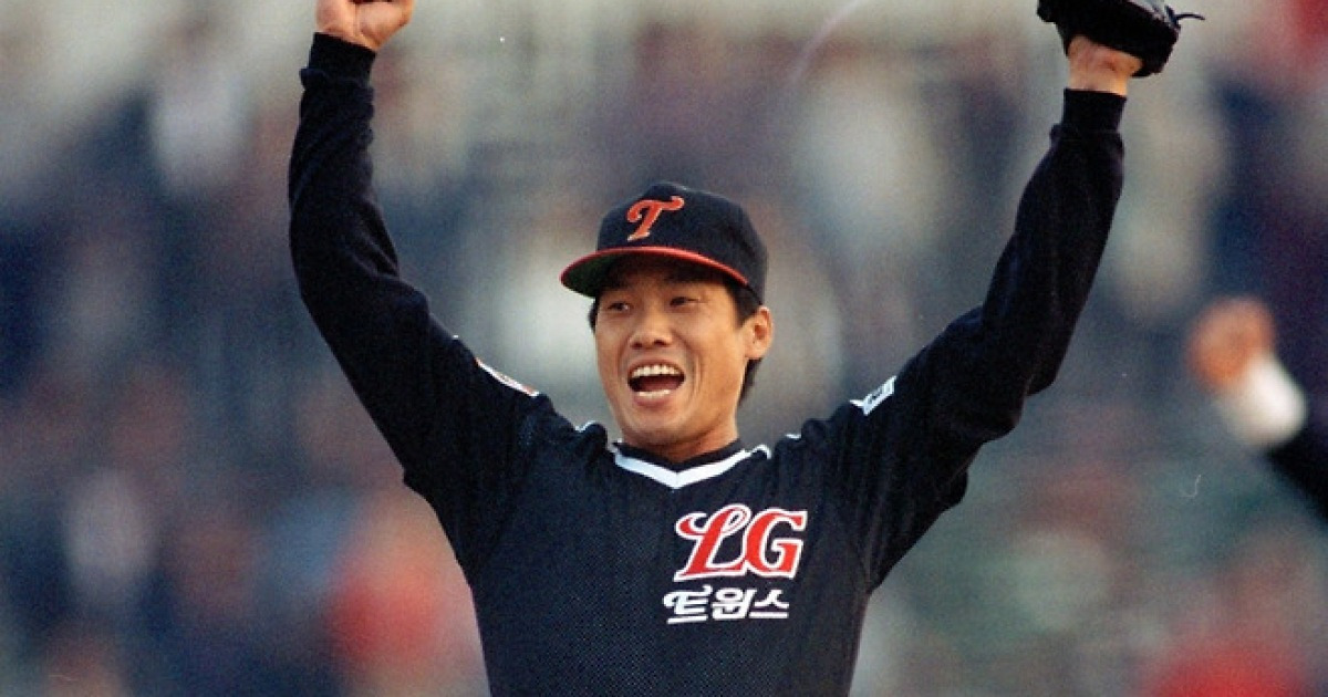 'AGAIN 1994' LG 레전드 김용수-김동수, 시구시포로 우승 기운 전한다 [KS1]