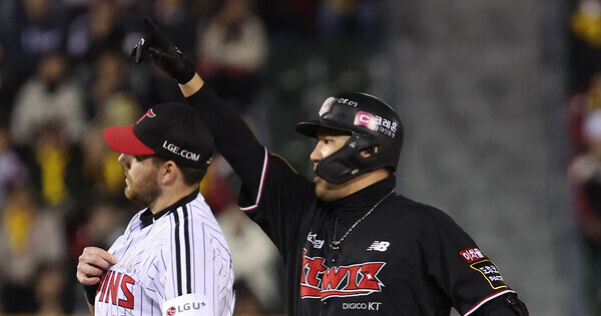 [KS 2] KT 1회초에만 4득점! 장성우 선제 2타점 2루타로 LG 최원태 강판!