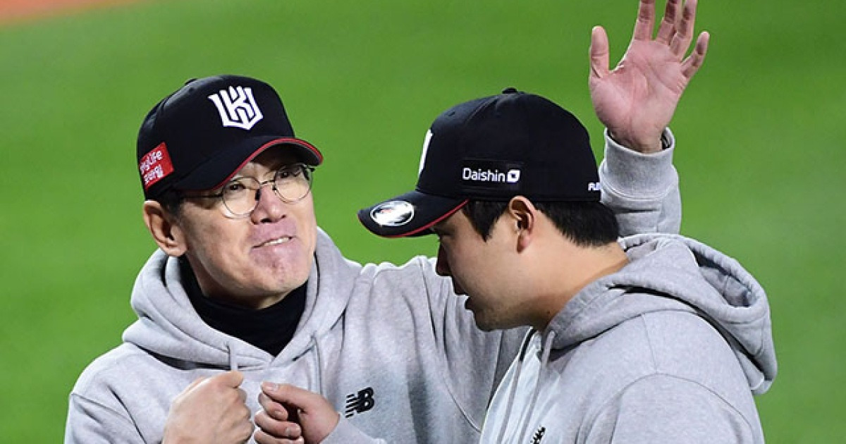 74.4% 확률 따낸 이강철 KT 감독 “고영표 호투+문상철 타선에 남겨놓은 것이 승인” [KS1 인터뷰]