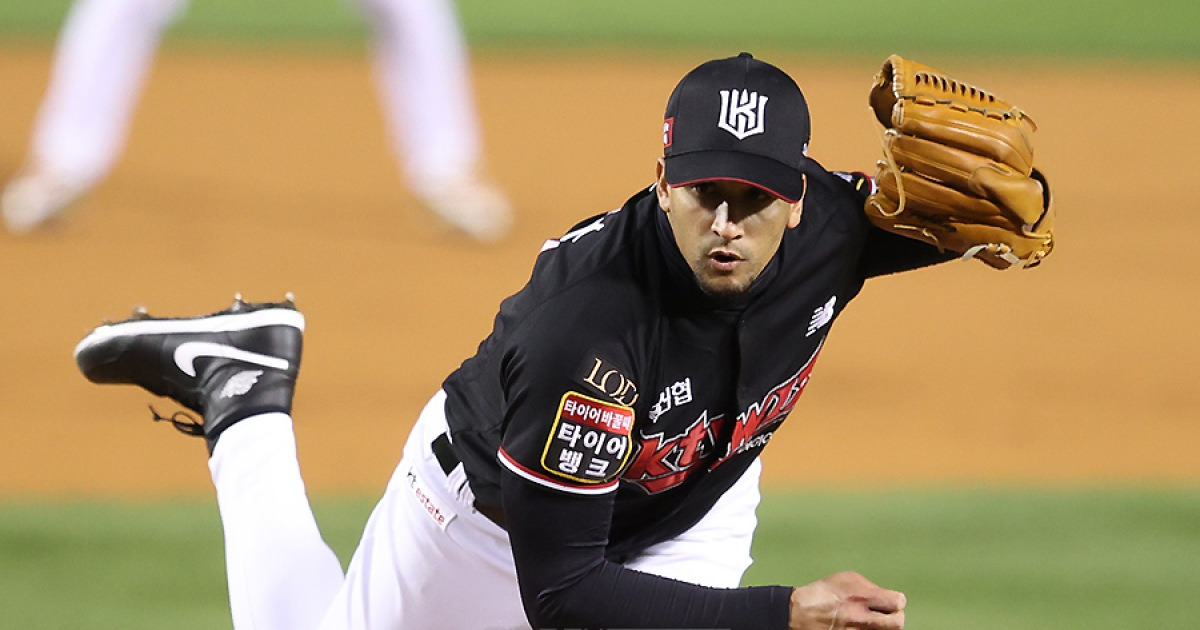 승률 100% 'LG전 악몽'마저 지웠다…쿠에바스, QS 호투→kt 2차전마저 잡아내나