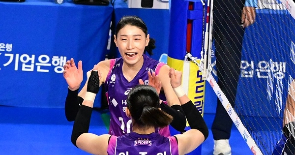 공수 존재감 뽐낸 배구여제, 승리로 1R MVP 놓친 아쉬움 달래다…흥국생명, 아베크롬비-표승주 버틴 IBK 꺾고 3연승&선두 질주