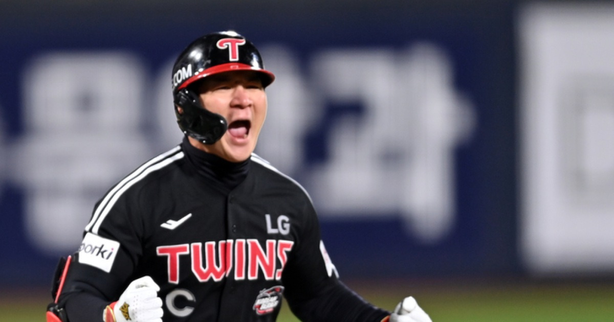 ‘오지환 8회 결승 3점포!’ LG, KT에 8-7 재역전 ‘드라마’...88.2% 확률 품었다 [KS3]