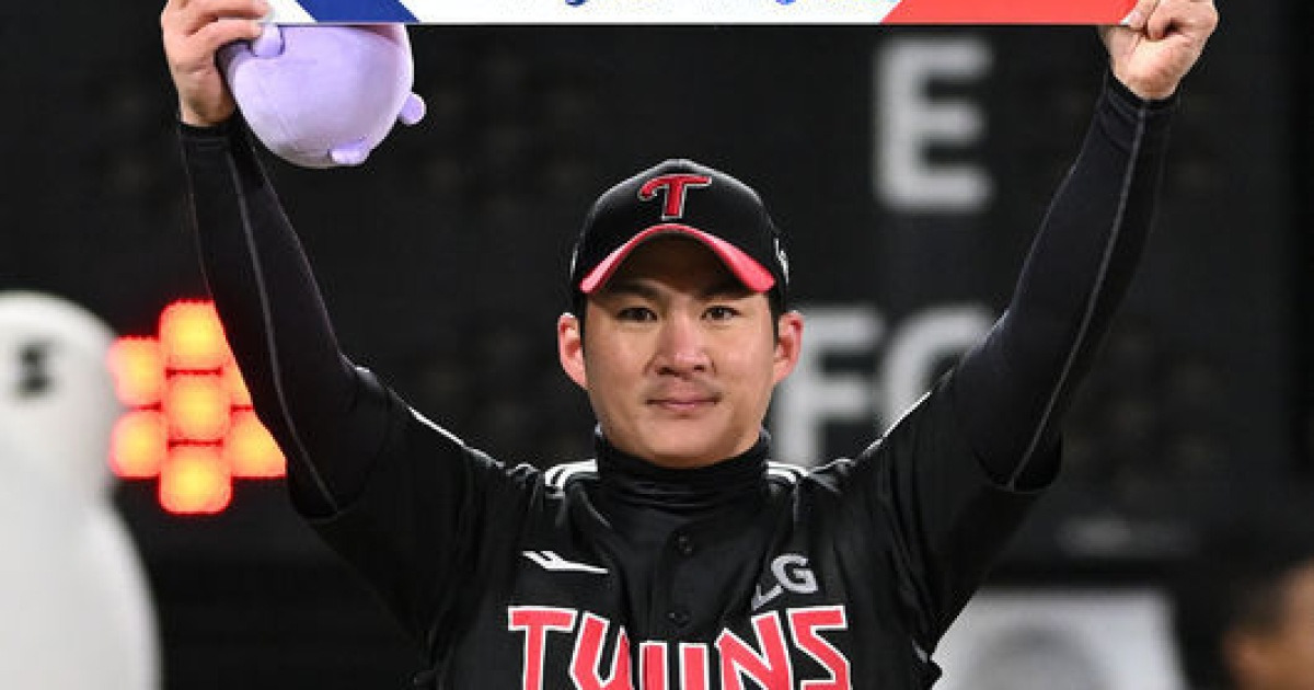 KS 3차전 MVP 차지한 오지환 [사진]