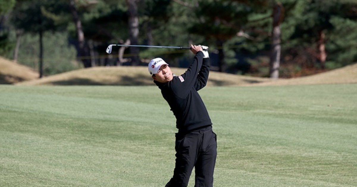 신상훈, KPGA 코리안투어 최종전 2R 선두 도약…함정우 공동 3위