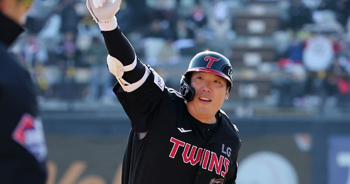 김현수·문보경도 터졌다…피해 갈 타순이 없는 '홈런 군단' LG[KS4]