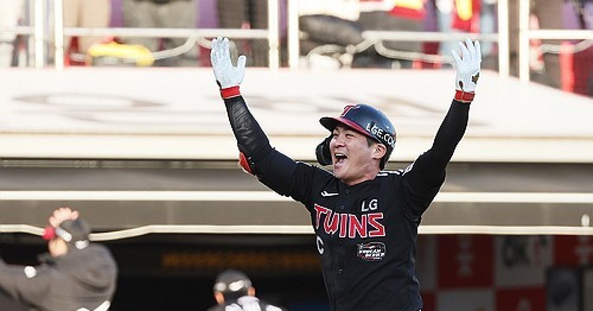 KS 우승까지 1승 남았다… '메가트윈스포' LG, kt wiz 15-4 완파[KS4]