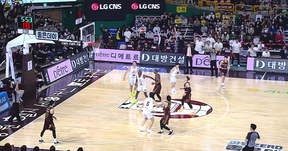 프로농구 창원 LG, 부산 KCC 꺾고 5연승 신바람