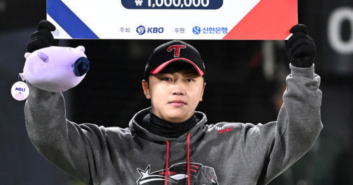 김윤식,'KS 4차전 MVP' [사진]