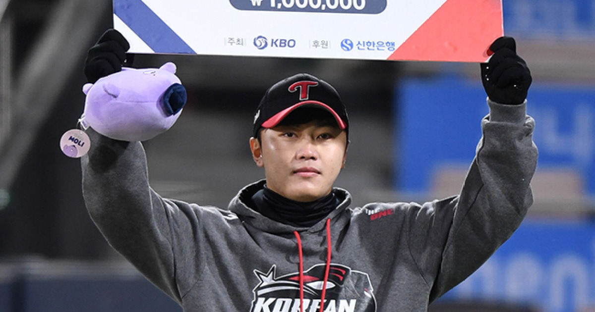 'KS 4차전 MVP' LG 김윤식 "공 하나하나 최선을 다해 던졌다"
