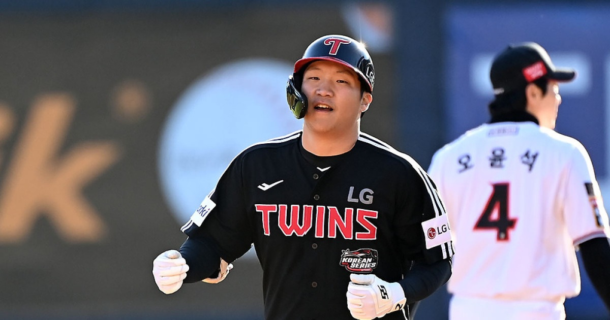 LG 홈런 릴레이, 이번에는 문보경이다! 달아나는 투런포' 쾅' [KS4]