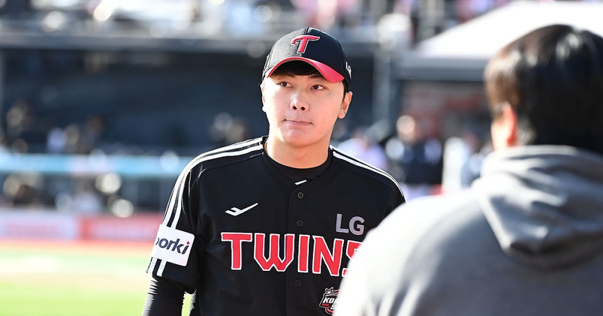 7677일 만의 LG KS 선발승…'4년차 좌완 영건'이 그 힘든 걸 해냈습니다 [KS4]