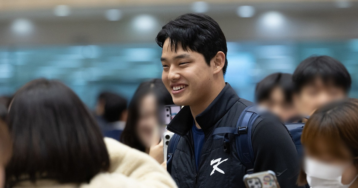 2023 APBC 출국하는 문동주