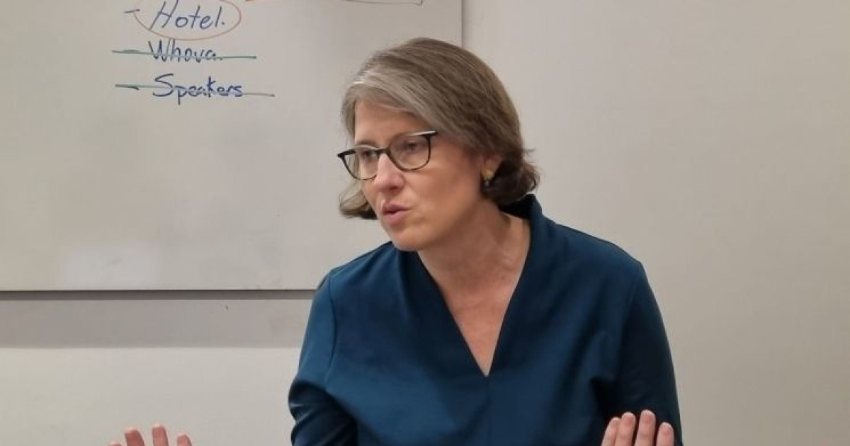 "허위정보와 싸울 책무, 정부에게도 있다"