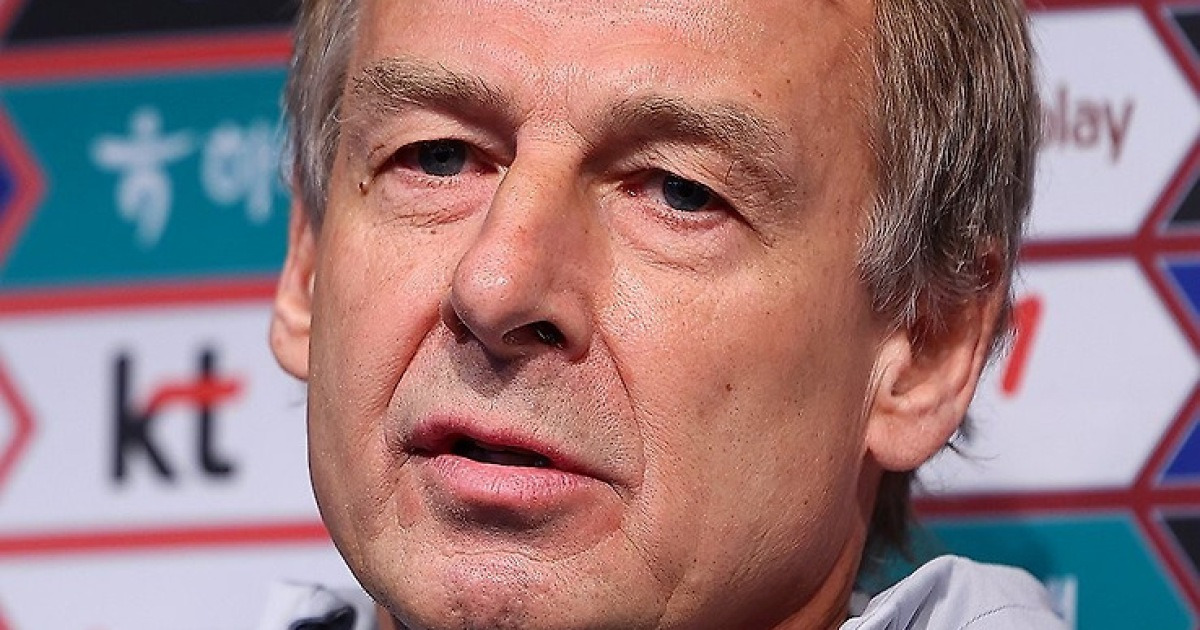 답변하는 클린스만 감독