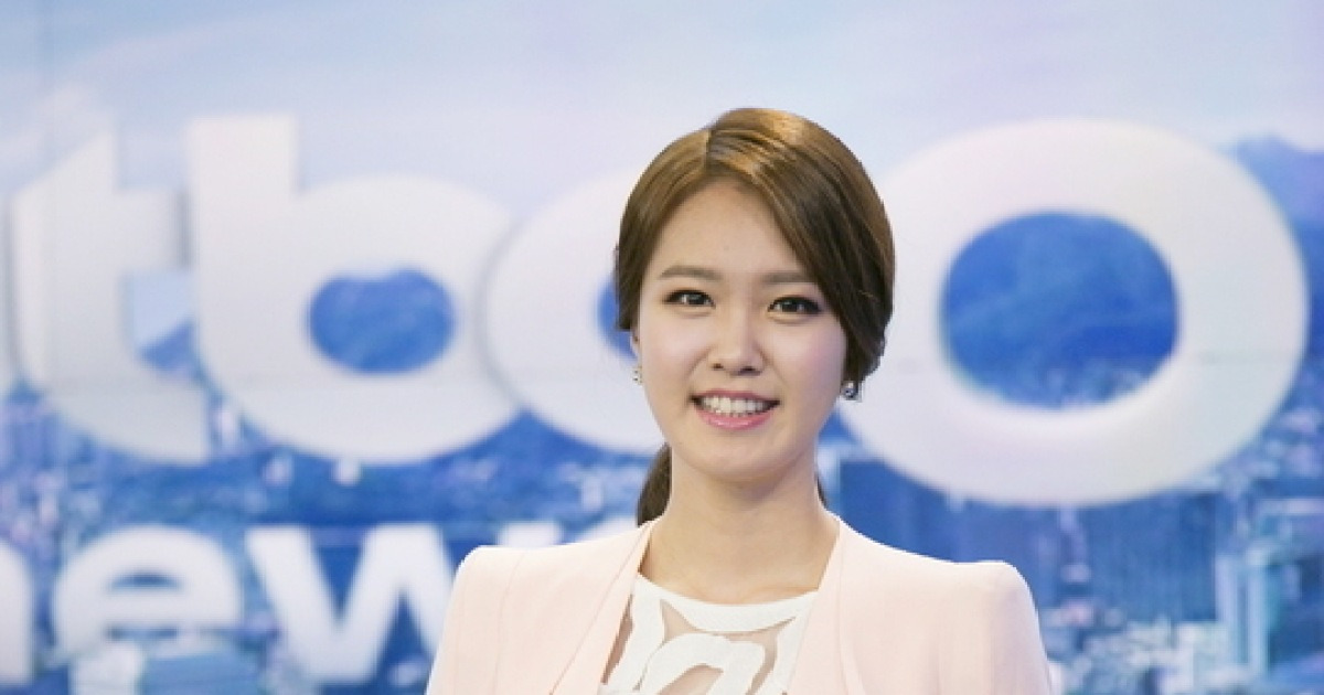 JTBC 안나경 아나운서, 변호사 예비신랑과 10년 열애 끝 결혼