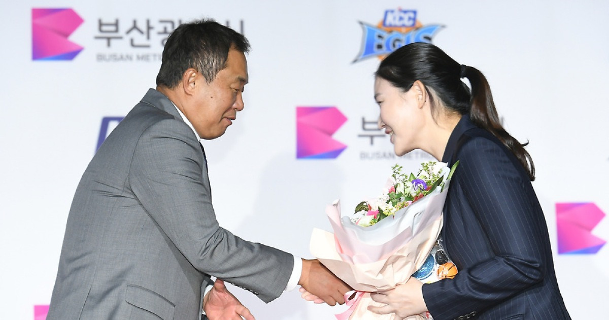 '한 지붕 가족' 부산 KCC·BNK, 25일 연달아 홈 경기 개최